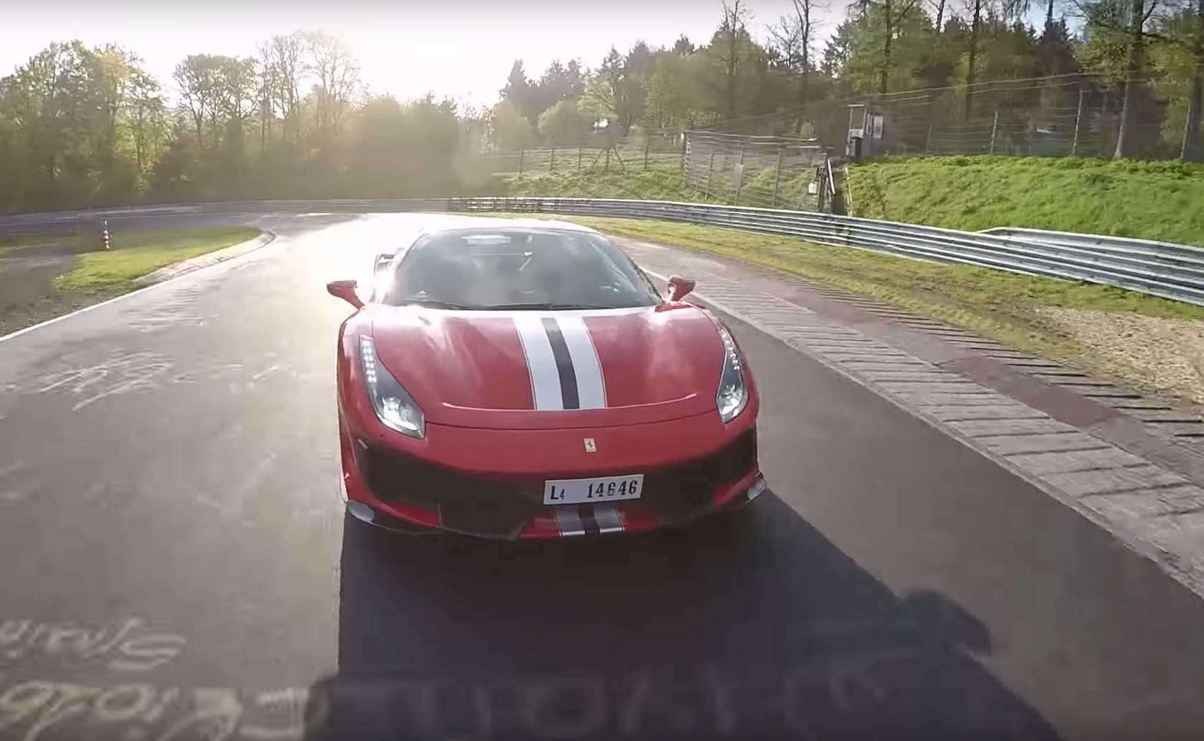 Ferrari 488 Pista ‘voou’ pelo ‘Inferno Verde’