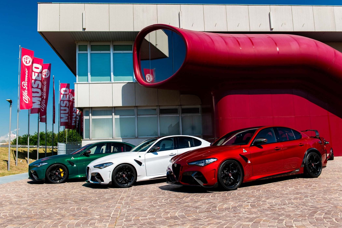 Alfa Romeo junta modelos emblemáticos para celebrar os seus 111 anos ...